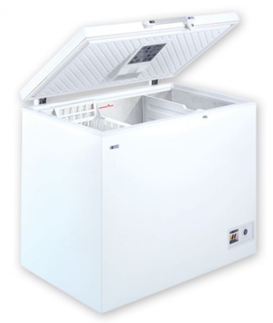 UCF 300 S Chest freezer with solid top door